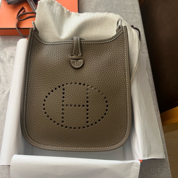 Hermes Evelyn Etoupe 16 | Bags | Herms Leather Evelyn Crossbody Box ...